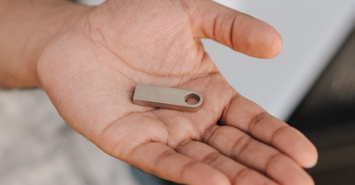 Understanding the Risks of Plugging Unknown USB Devices into Your PC